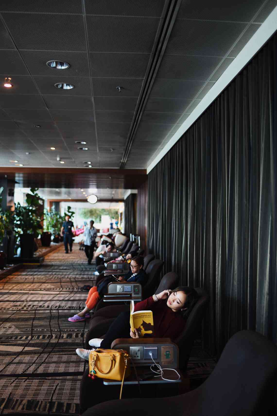 #JemmaRecommends: Best places to read in Changi Airport before your flight