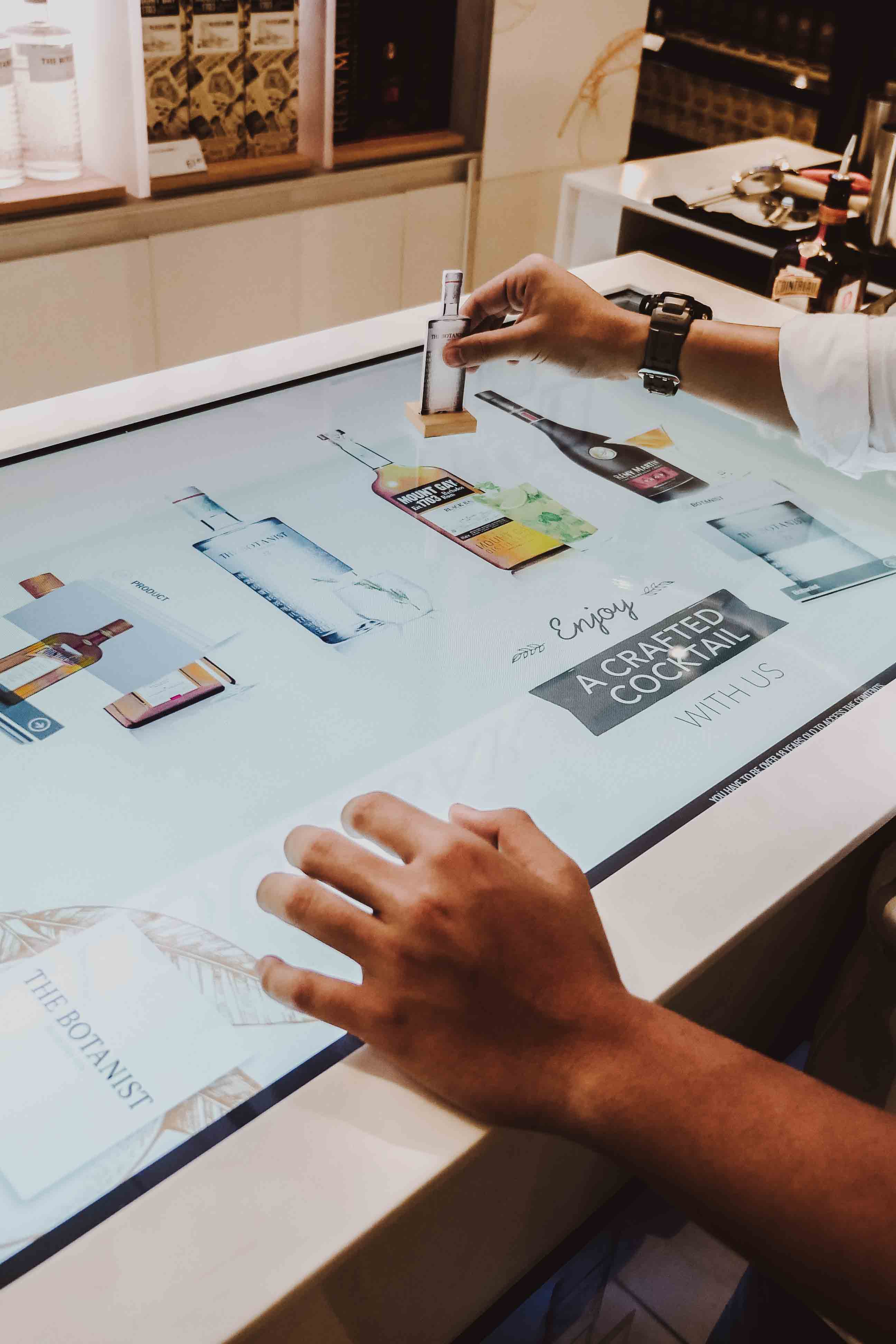 Where to score free drinks in Changi Airport